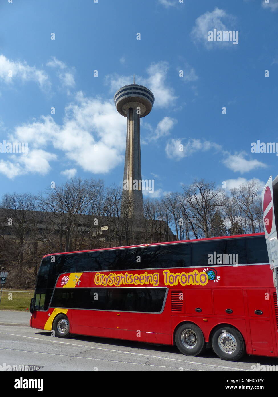 Niagara falls bus hi-res stock photography and images - Alamy