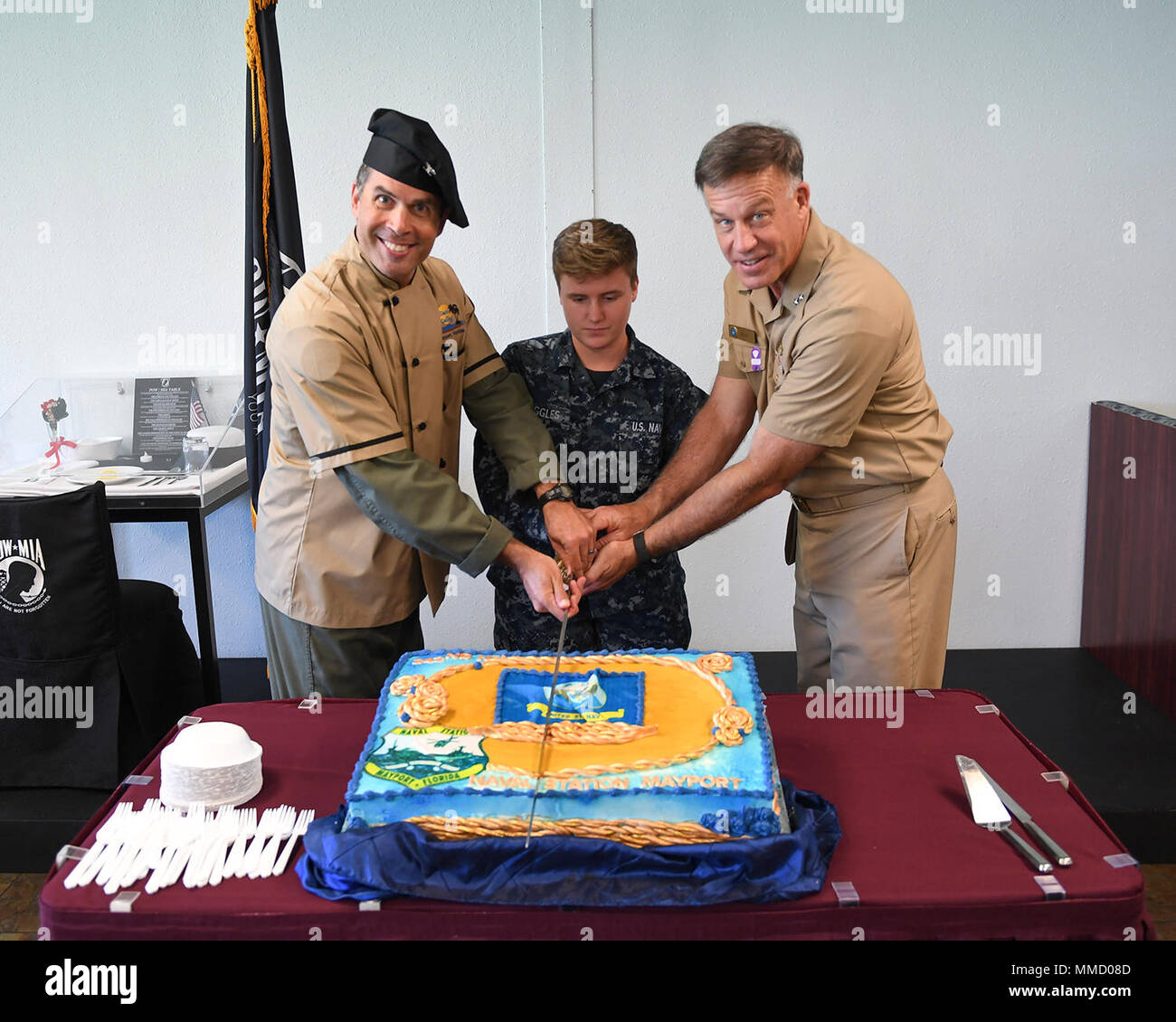 171012-N-UK306-101 MAYPORT, Fla. (Oct 12, 2017) Capt. Dan Yoder ...