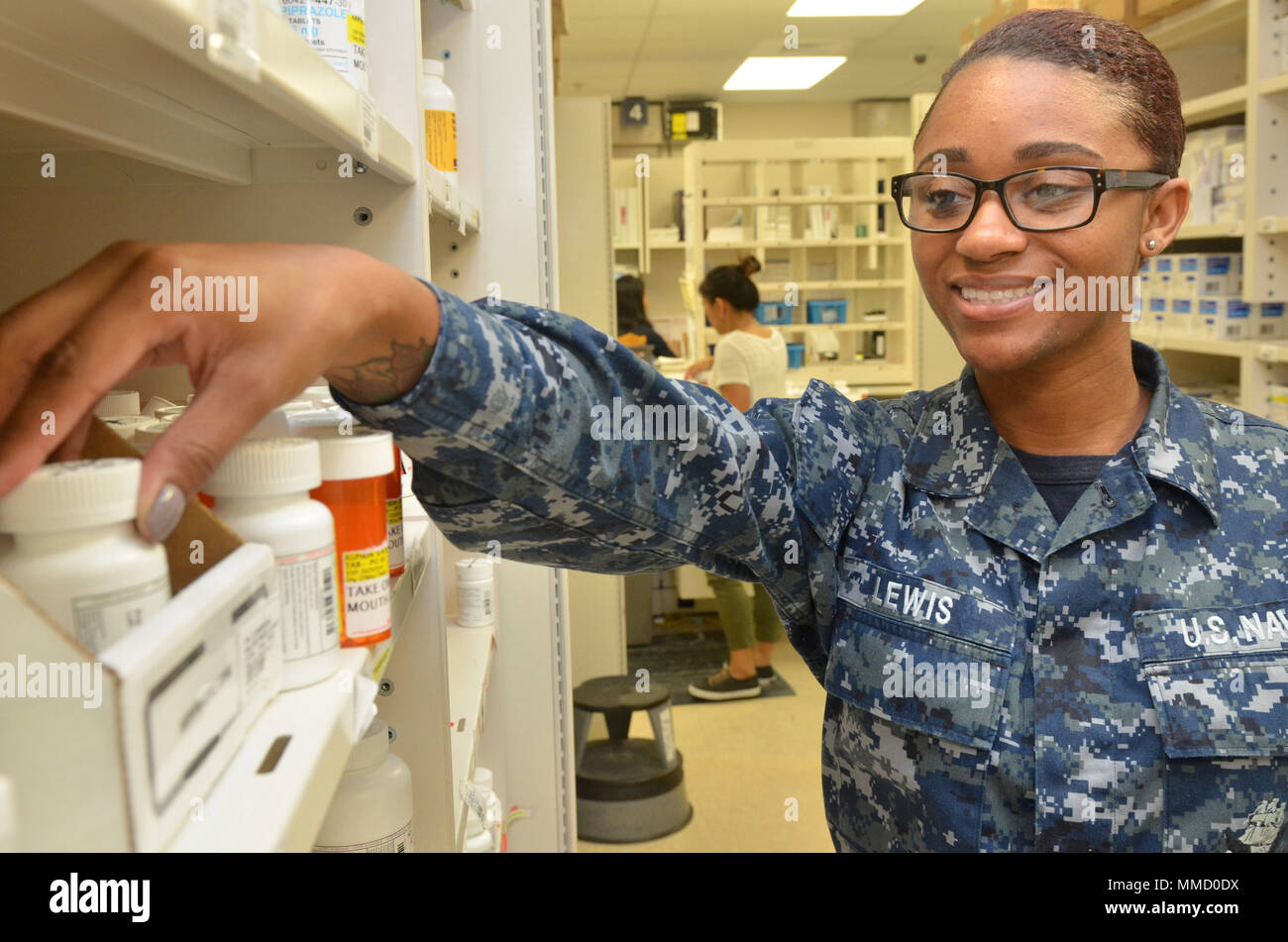 Pharmacists patient hi-res stock photography and images - Alamy