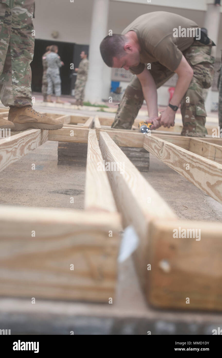 Soldiers with the 14th Combat Support Hospital, 44th Medical Brigade ...