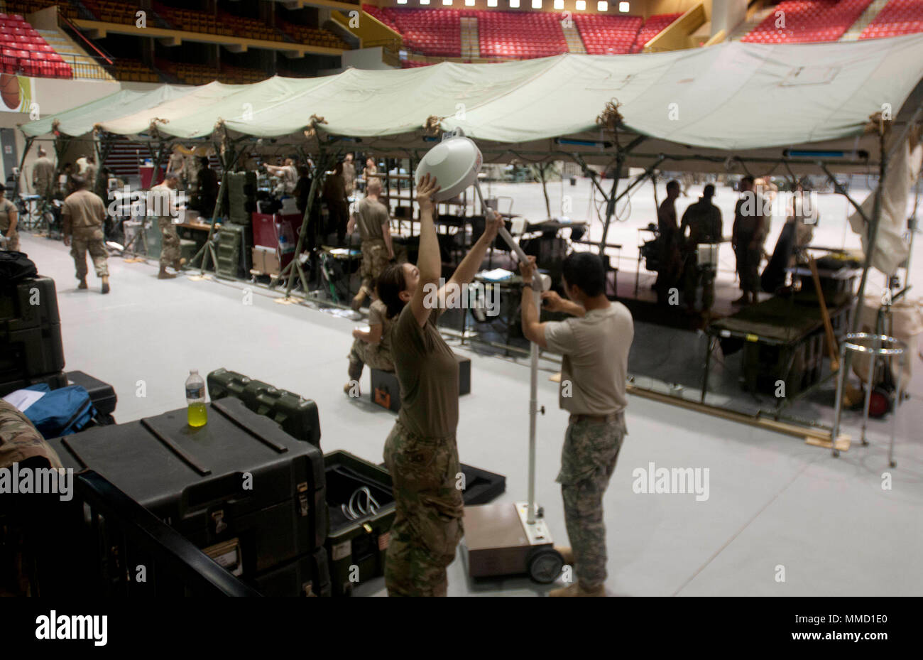 Soldiers with the 14th Combat Support Hospital, 44th Medical Brigade ...