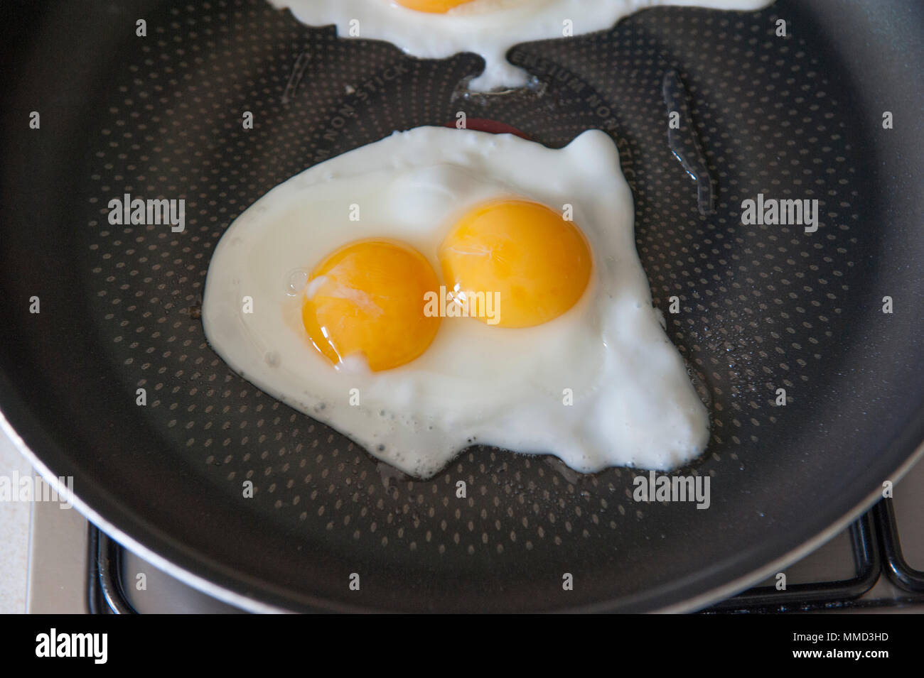 Double yolk egg hi-res stock photography and images - Alamy