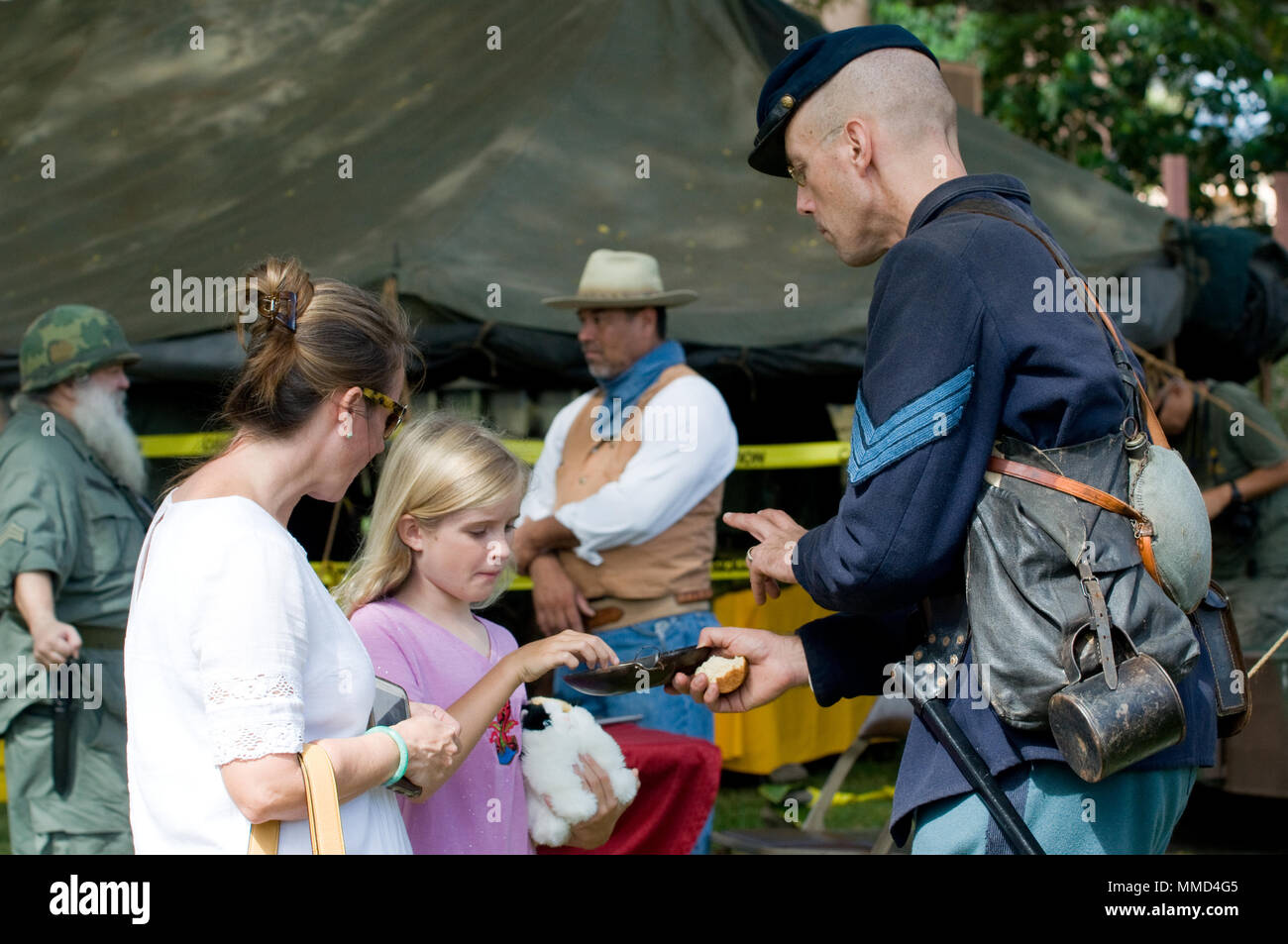 SCHOFIELD BARRACKS — Eric Mueller (right), the living history ...