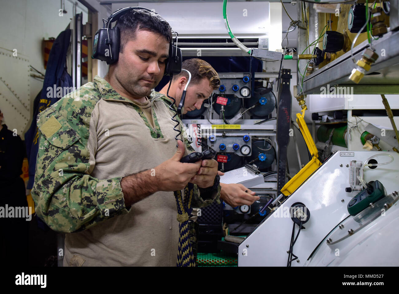 171016-N-GP724-1103 PACIFIC OCEAN (Oct. 16, 2017) Navy Diver 1st Class ...
