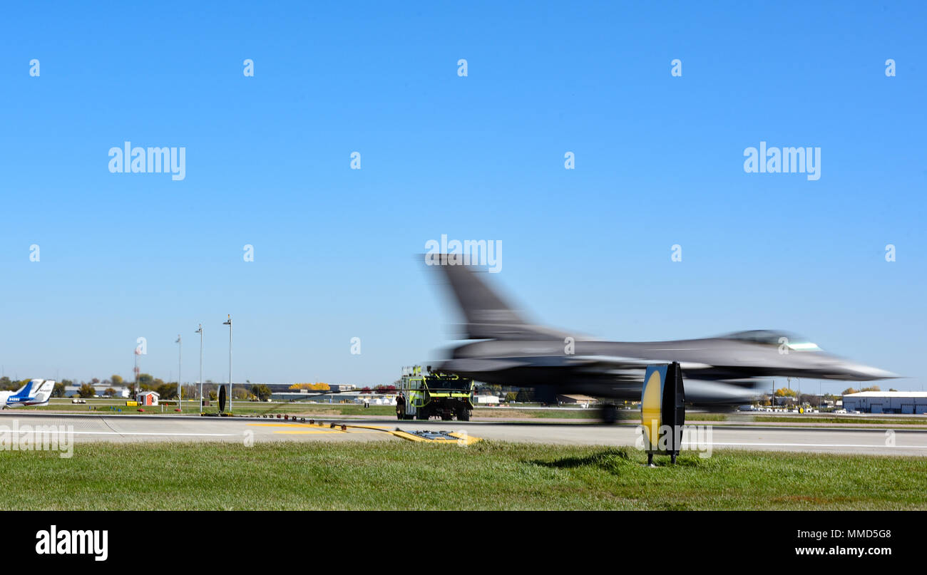 175th Fighter Squadron F-16s grabs the BAK-14M hook cable support ...