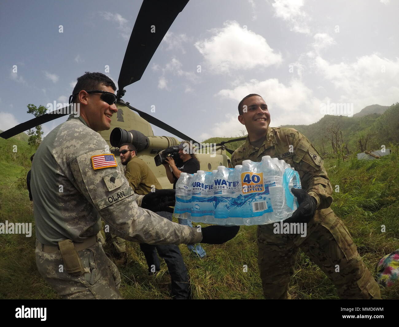 CH-47 Chinook helicopter mechanics from the 2nd Battalion, 501 Aviation ...