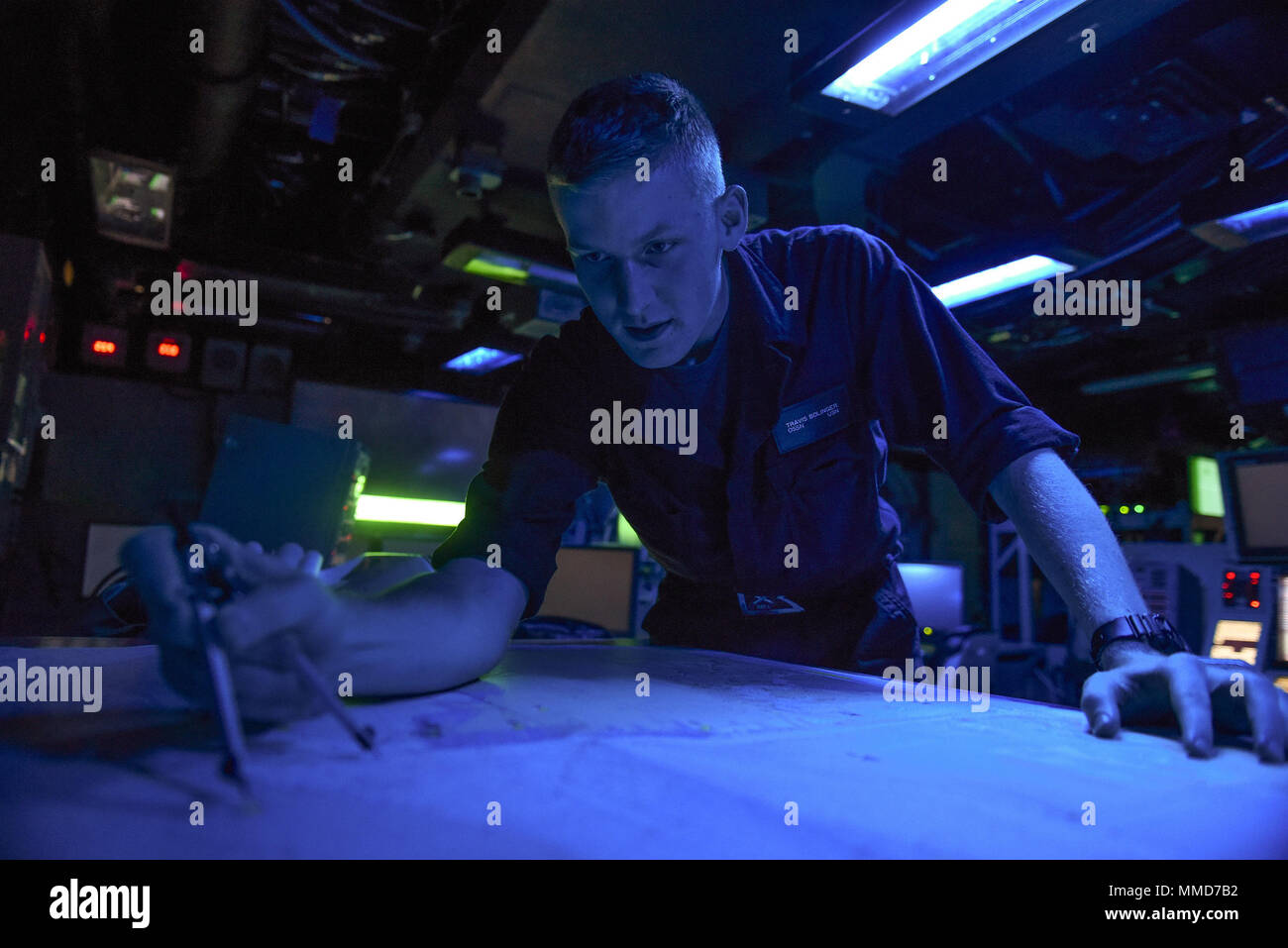 171018-N-NQ487-090 ATLANTIC OCEAN (Oct. 18, 2017) Operations Specialist ...