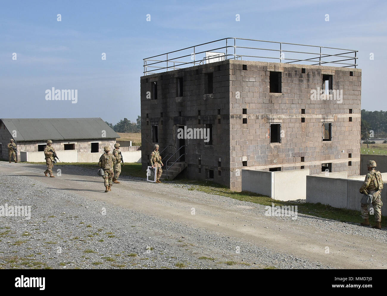U.S. Soldiers with the 615th Military Police Company, 709th Military ...