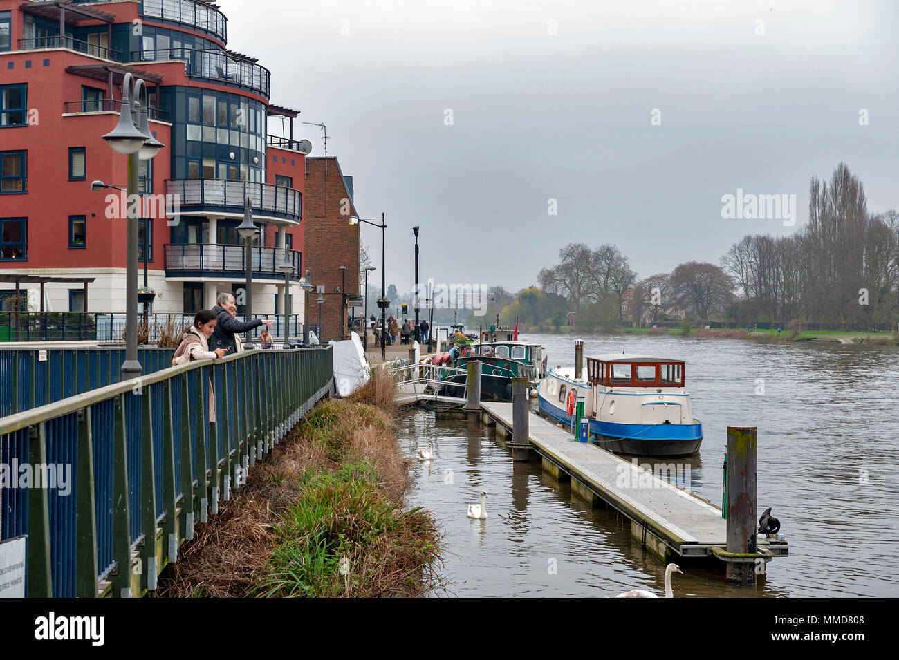 England london waterfront bridge quay river hi-res stock photography ...