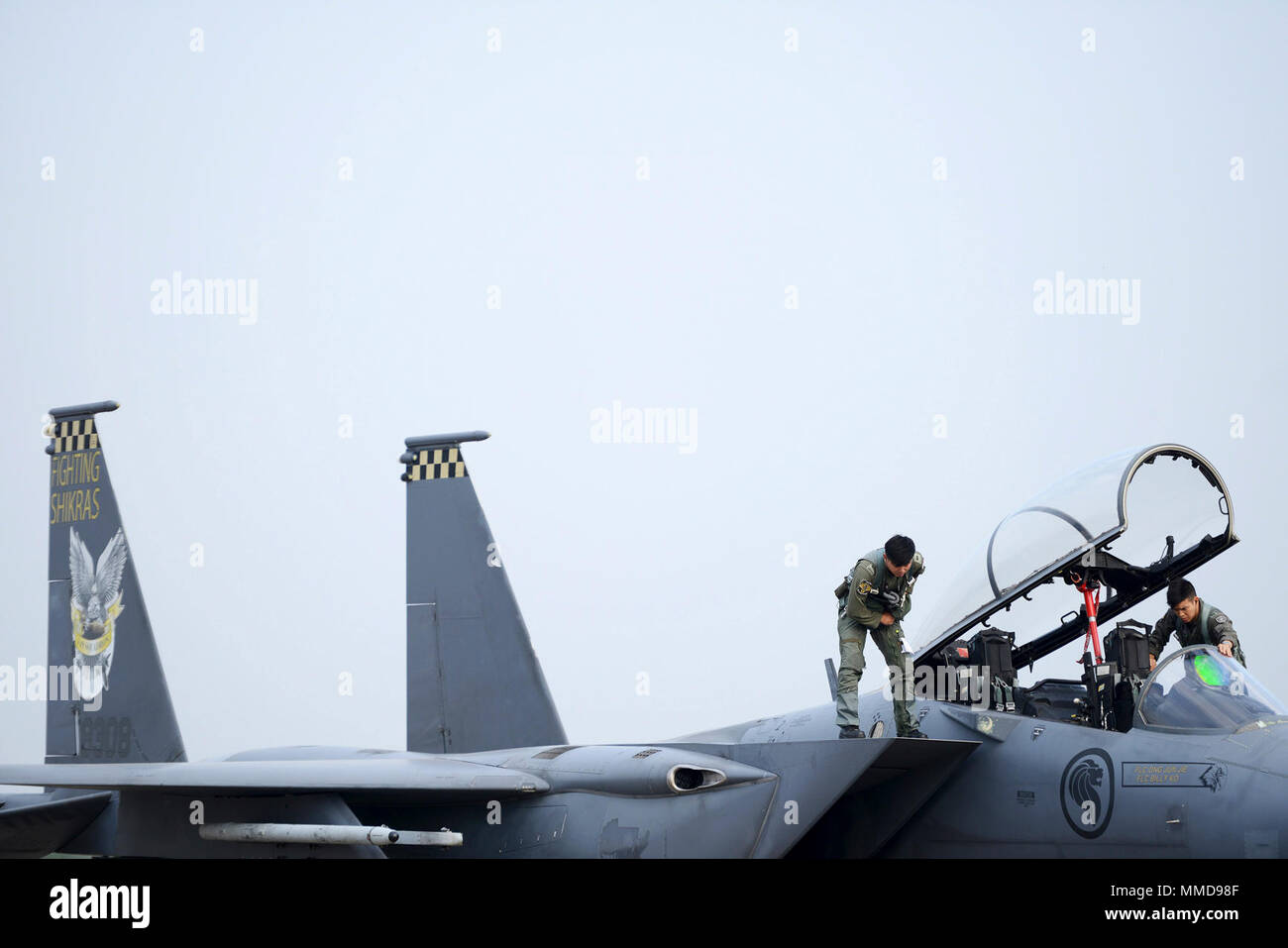 Pilots and maintainers with the 149 Squadron, Republic of Singapore Air ...