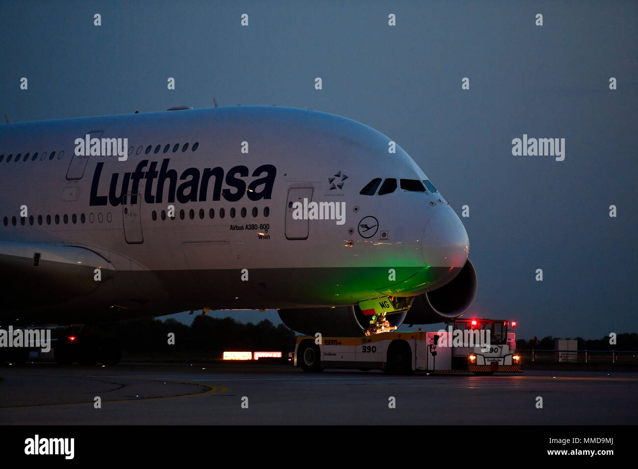A 380-800, A380, Lufthansa, night, light, twilight, Push Back Truck ...