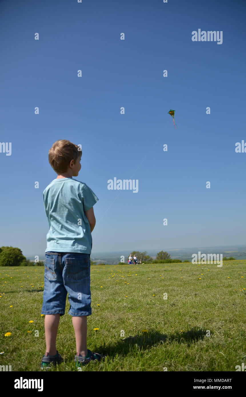 Boy flying a kite hi-res stock photography and images - Alamy
