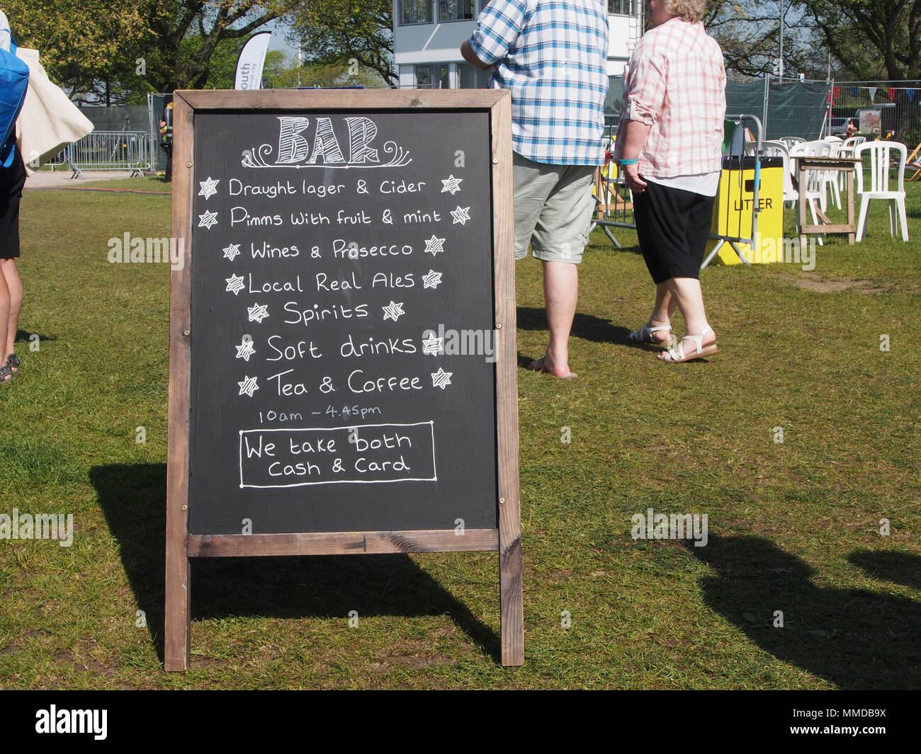 Board bar hi-res stock photography and images - Alamy