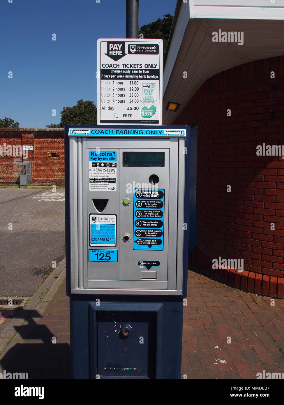 A pay and display car parking ticket machine Stock Photo - Alamy