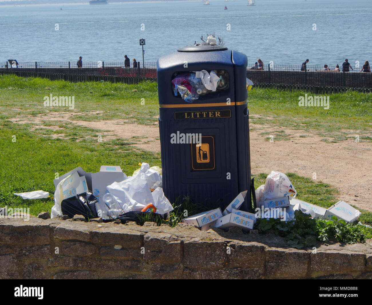 Dustbin trash bin garbage hi-res stock photography and images - Alamy