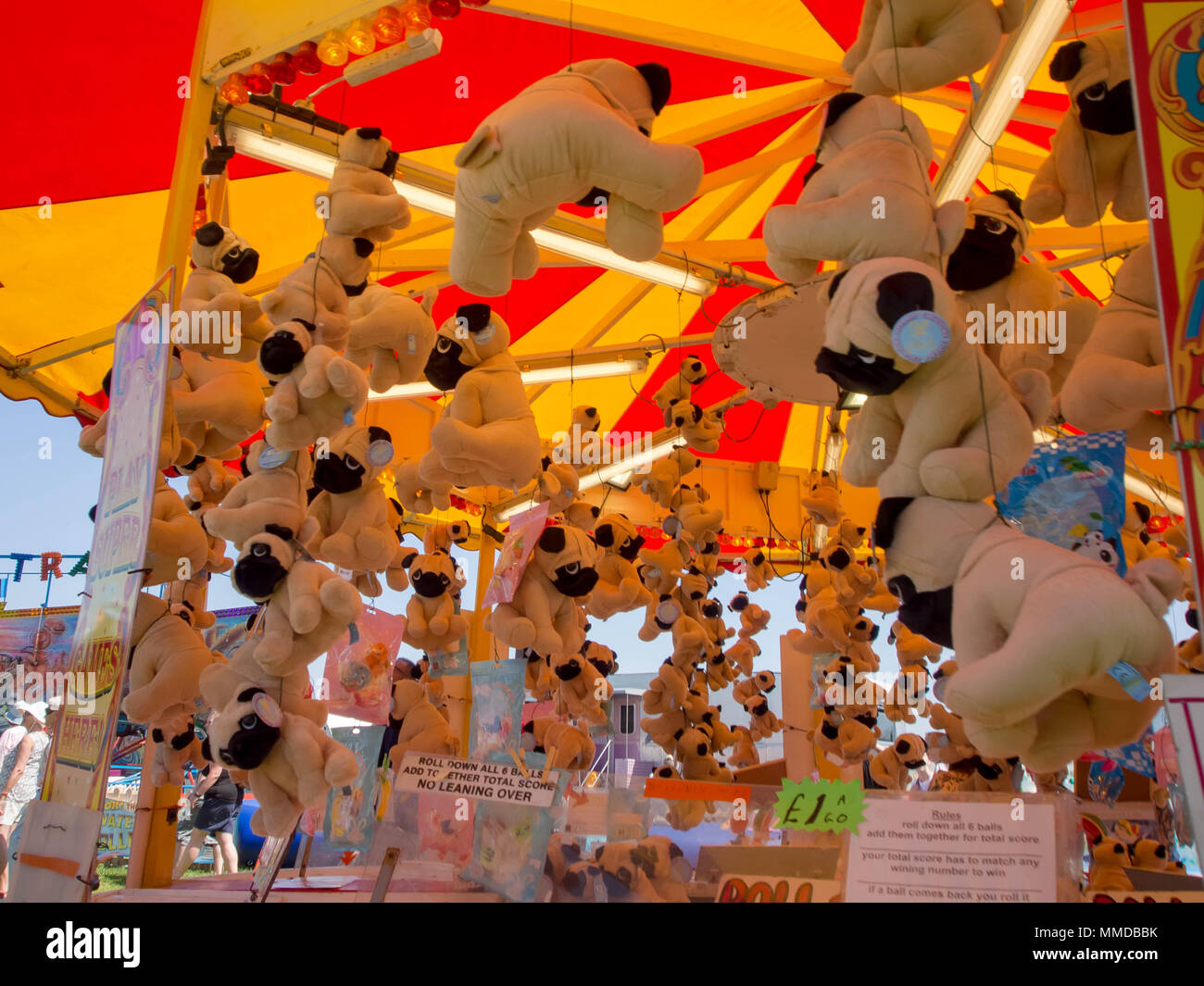 Funfair fairground stall prizes hi-res stock photography and images - Alamy