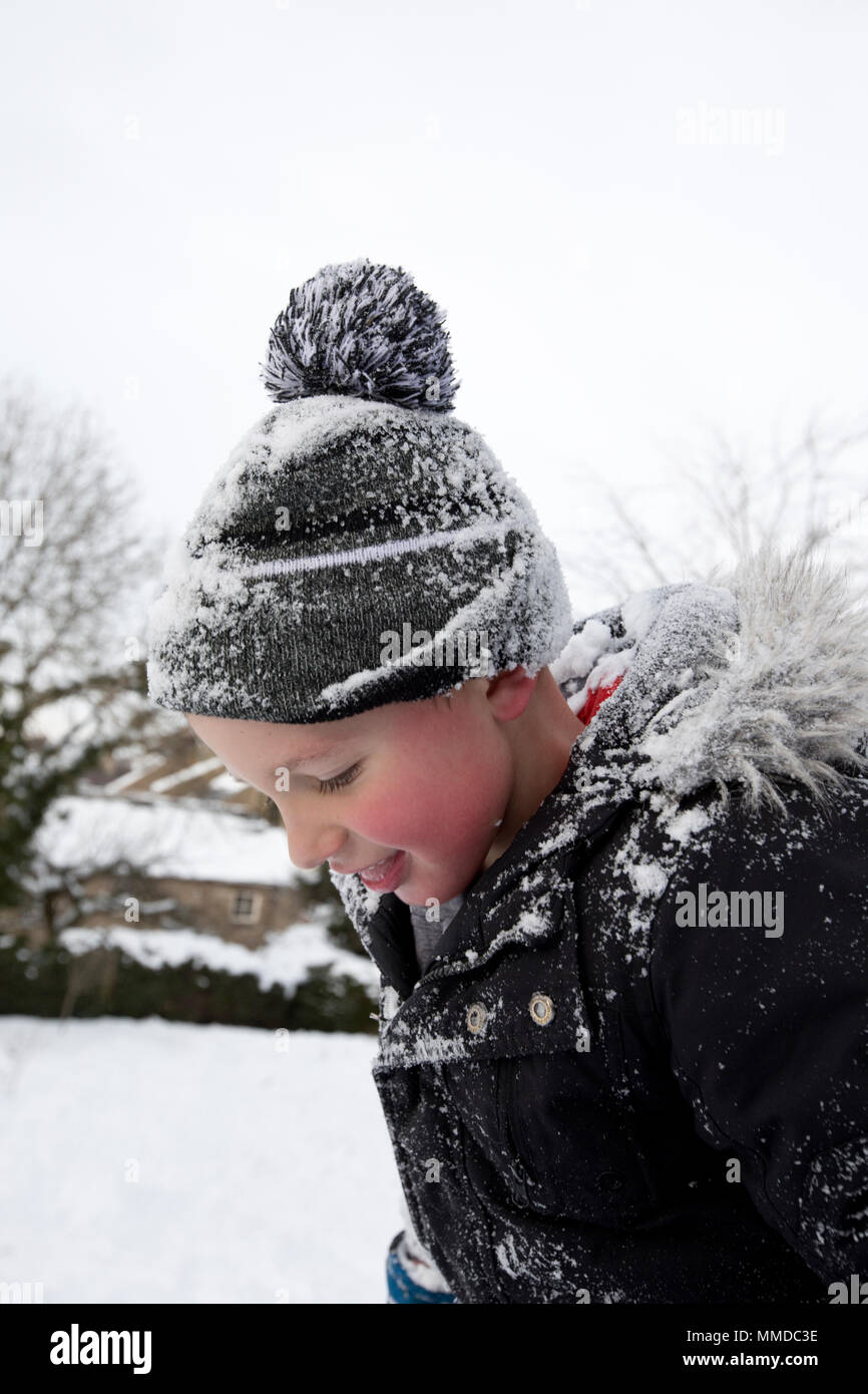 Red cheeks snow hi-res stock photography and images - Alamy