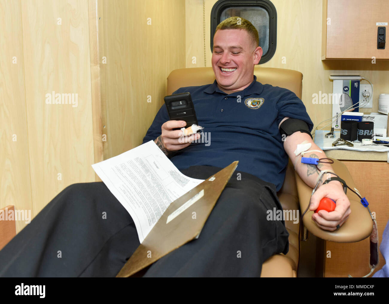 U s navy blood drive hi-res stock photography and images - Alamy