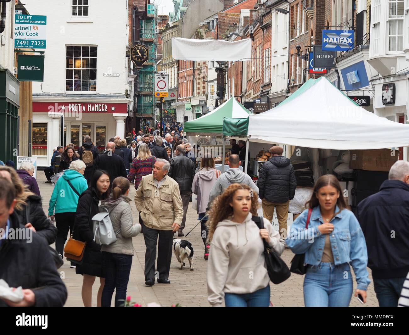 Traditional high street hi-res stock photography and images - Alamy