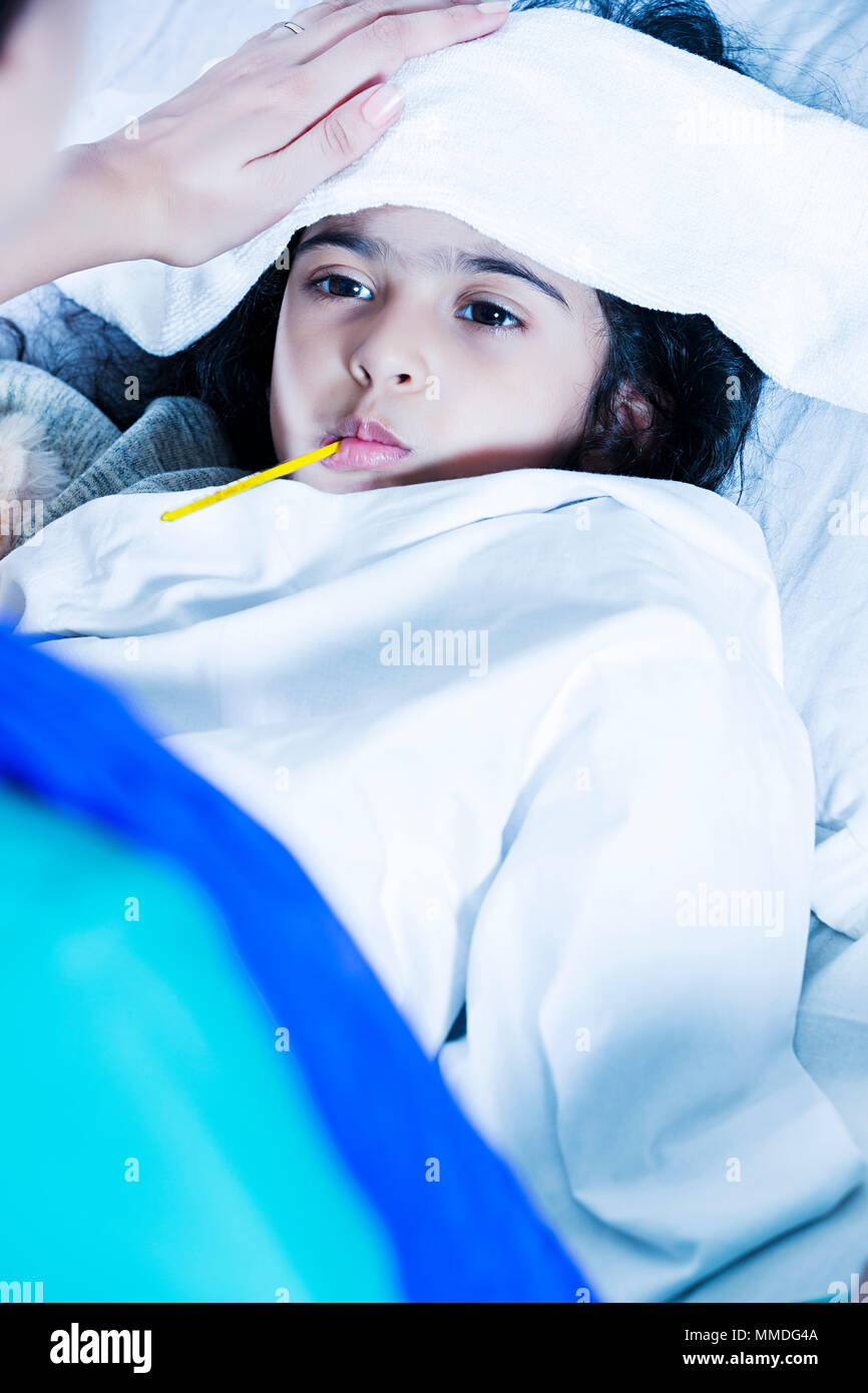 Hospital bed family serious hi-res stock photography and images - Alamy