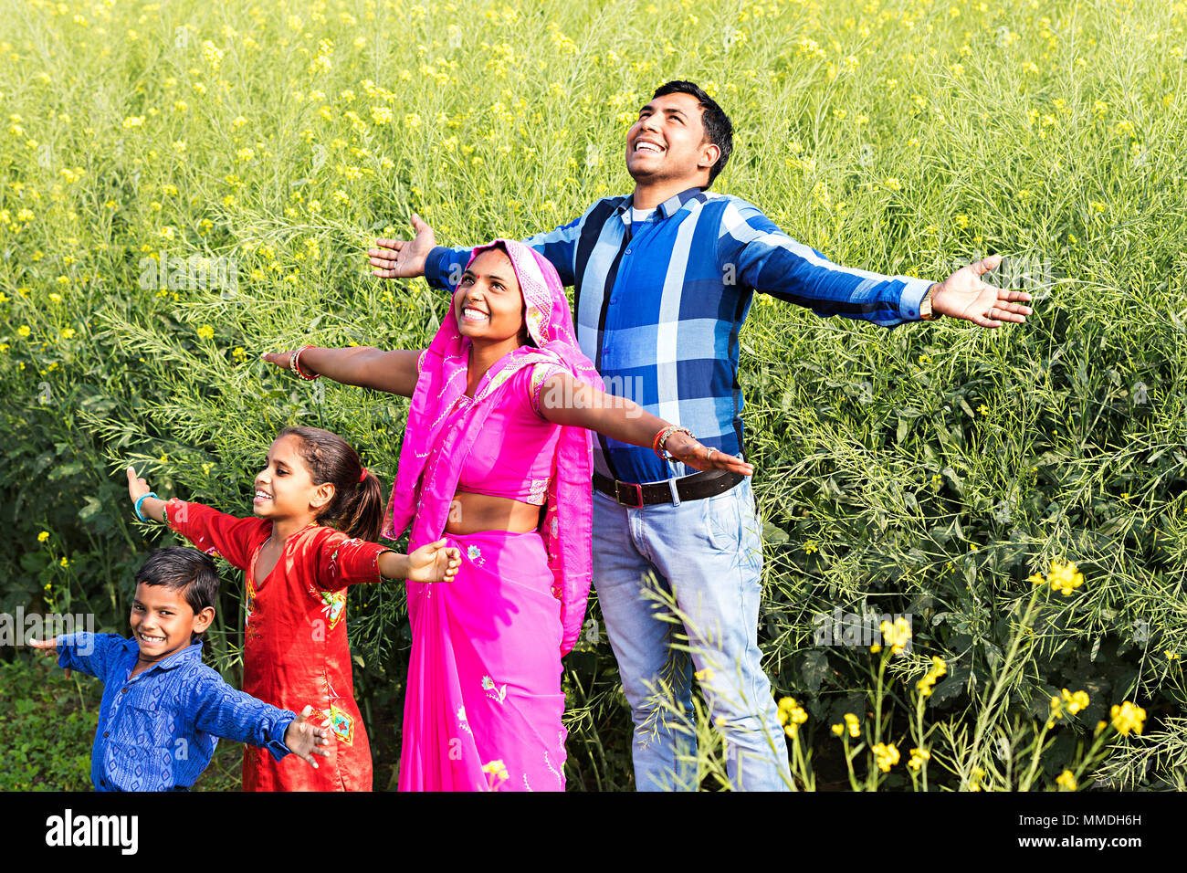 Happy Rural farmer Family- Parents And Children Standing Queue s ...