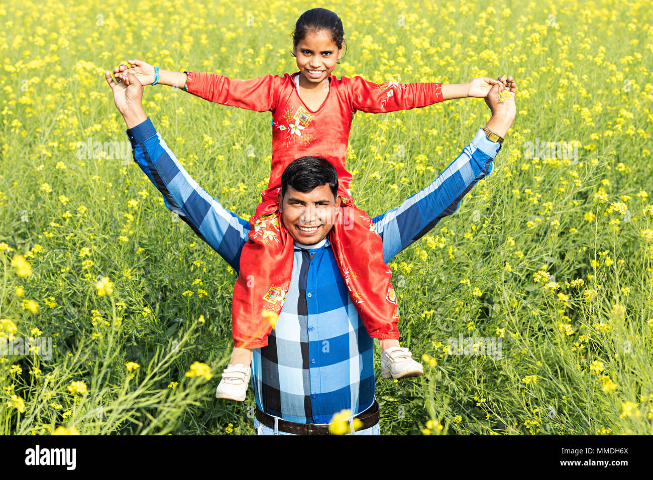 Father carrying daughter shoulder field fun enjoy hi-res stock photography and images - Alamy