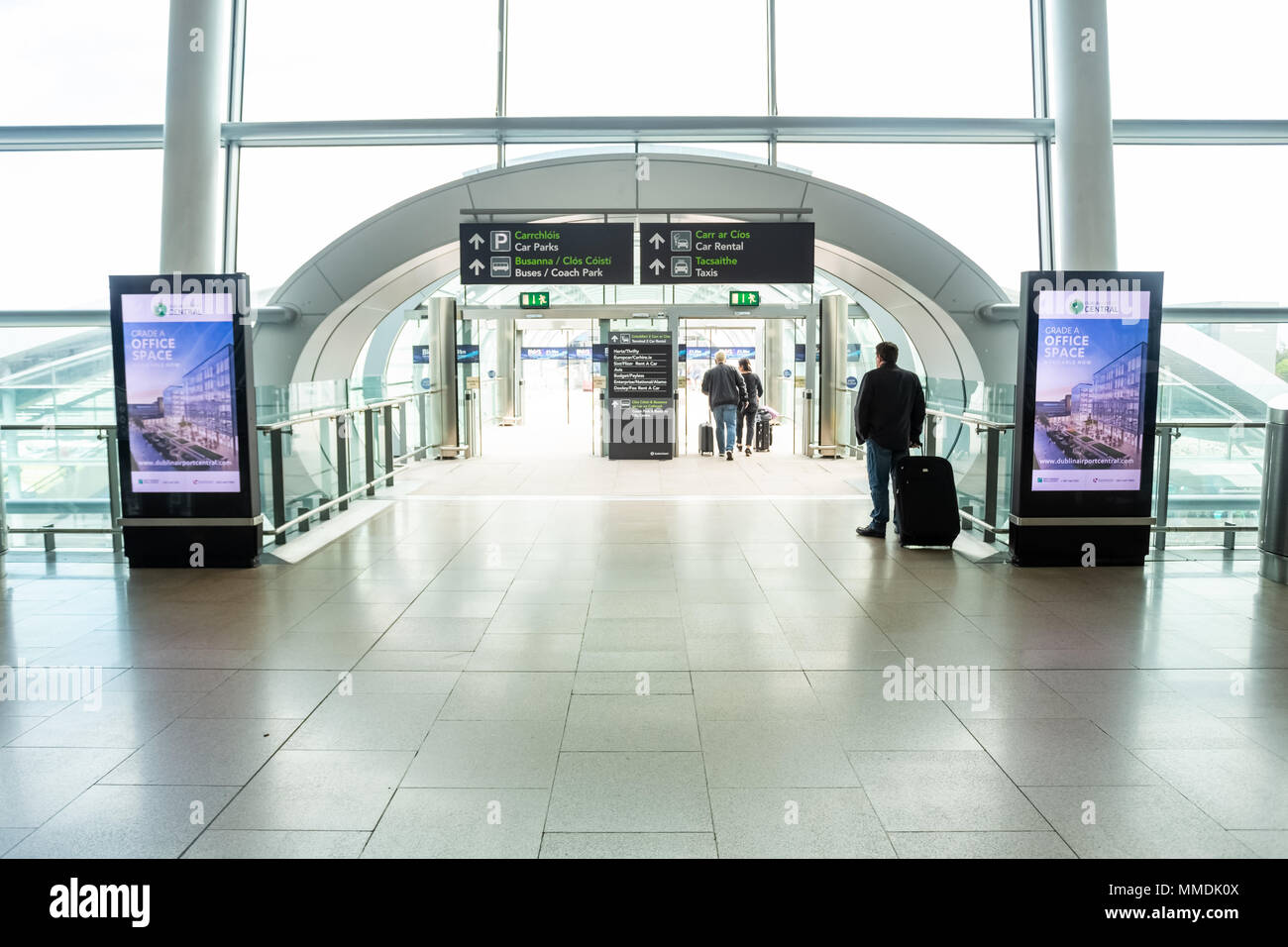 Inside dublin airport hi-res stock photography and images - Alamy