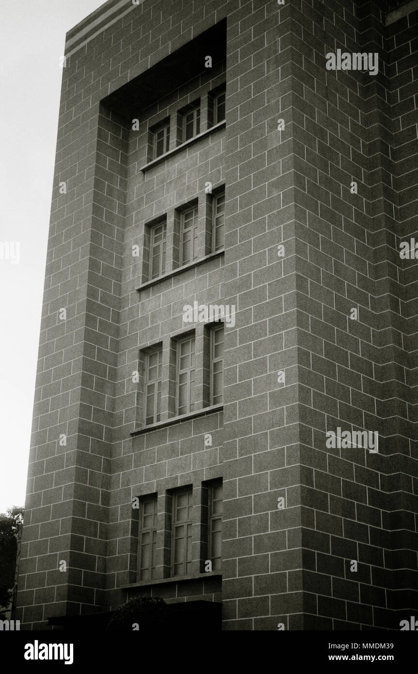 The art deco architecture of the Central Grand General Postal Building ...