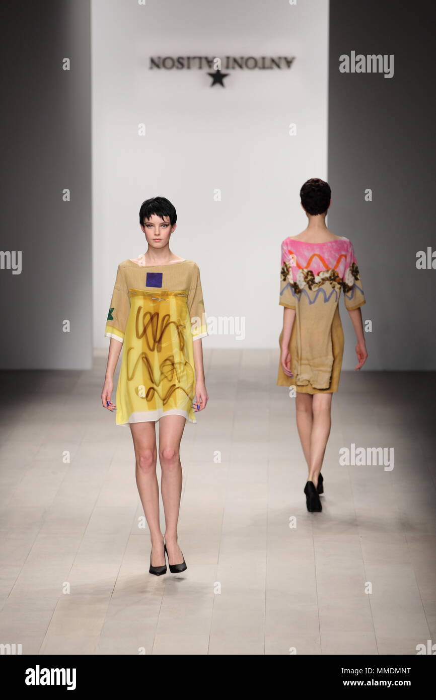 Antoni alison catwalk show hi-res stock photography and images - Alamy