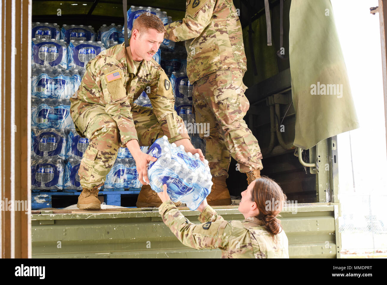 U.S. Army Soldiers from the 14th Combat Support Hospital deliver food ...
