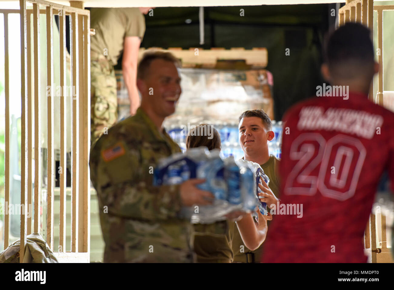 U.S. Army Soldiers from the 14th Combat Support Hospital deliver food ...