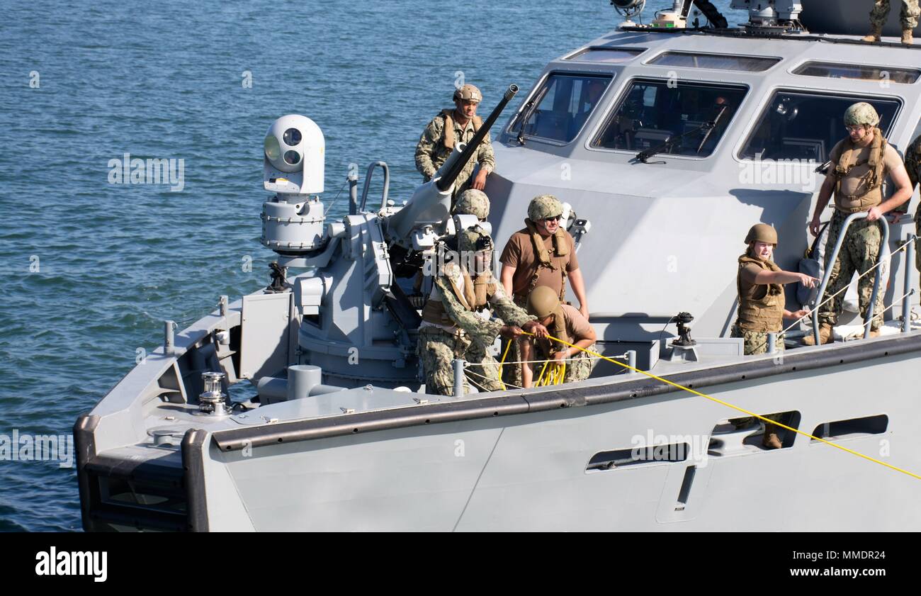 Towing Hawser High Resolution Stock Photography and Images - Alamy