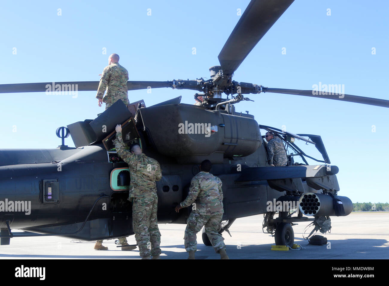 Soldiers with 1st Battalion, 149th Aviation Regiment, Mississippi Army ...