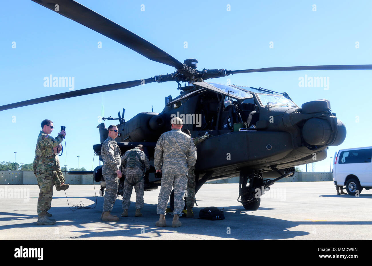 Soldiers with the 1st Battalion, 149th Aviation Regiment, Mississippi ...