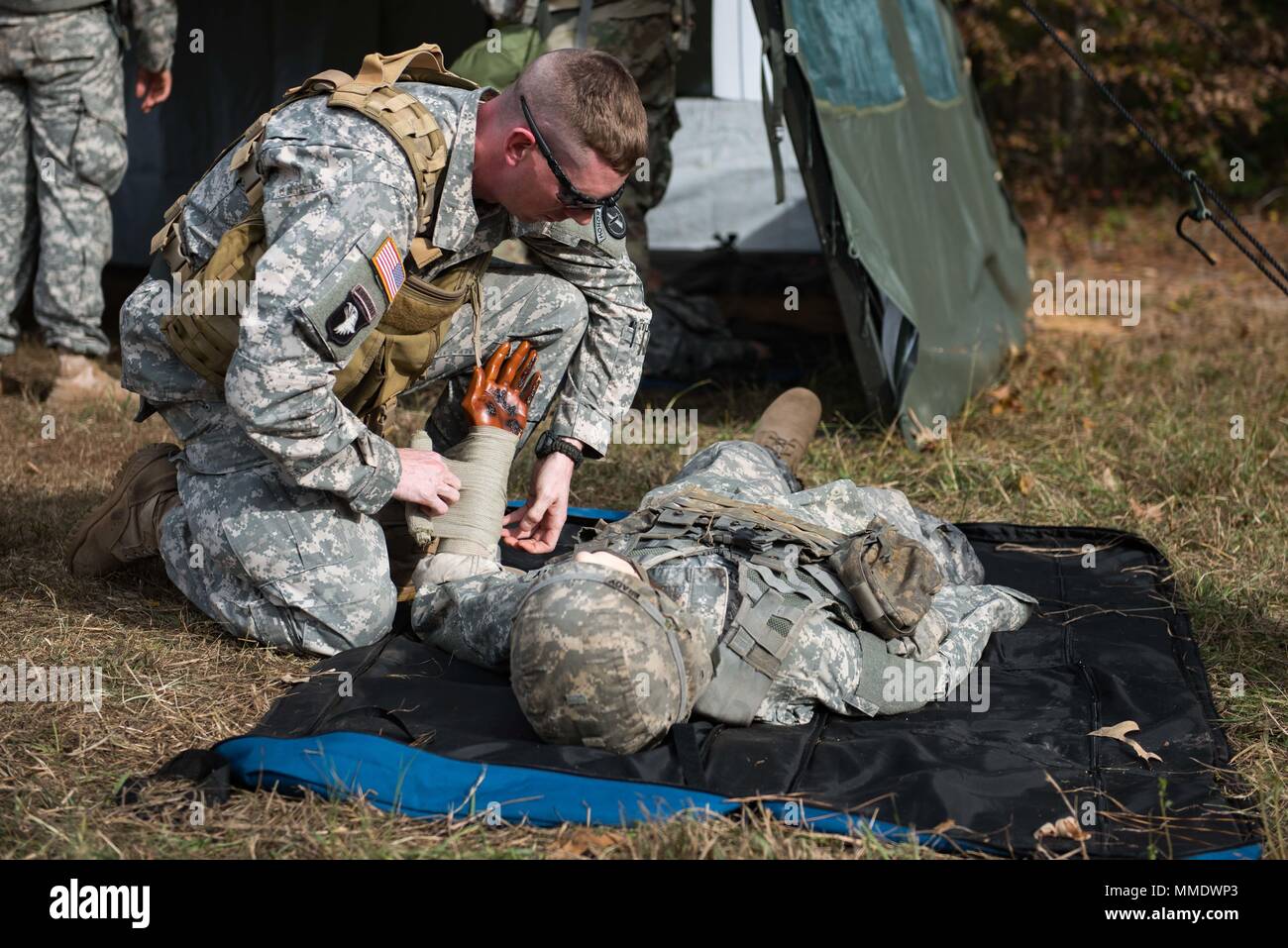 Under fire foot soldiers hi-res stock photography and images - Alamy