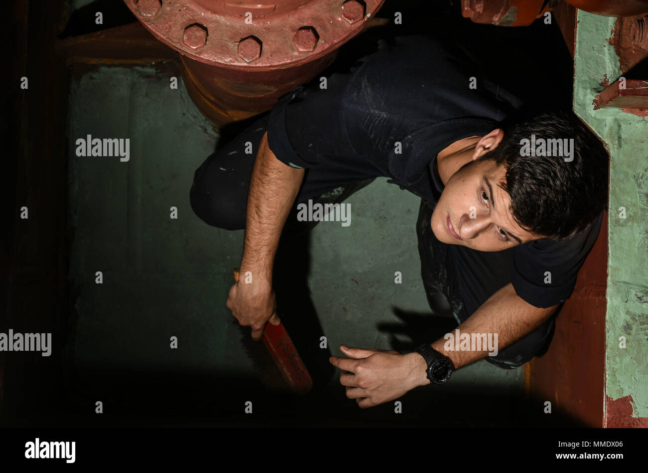 171019-N-AJ467-042 ATLANTIC OCEAN (Oct. 19, 2017) Machinist's Mate ...