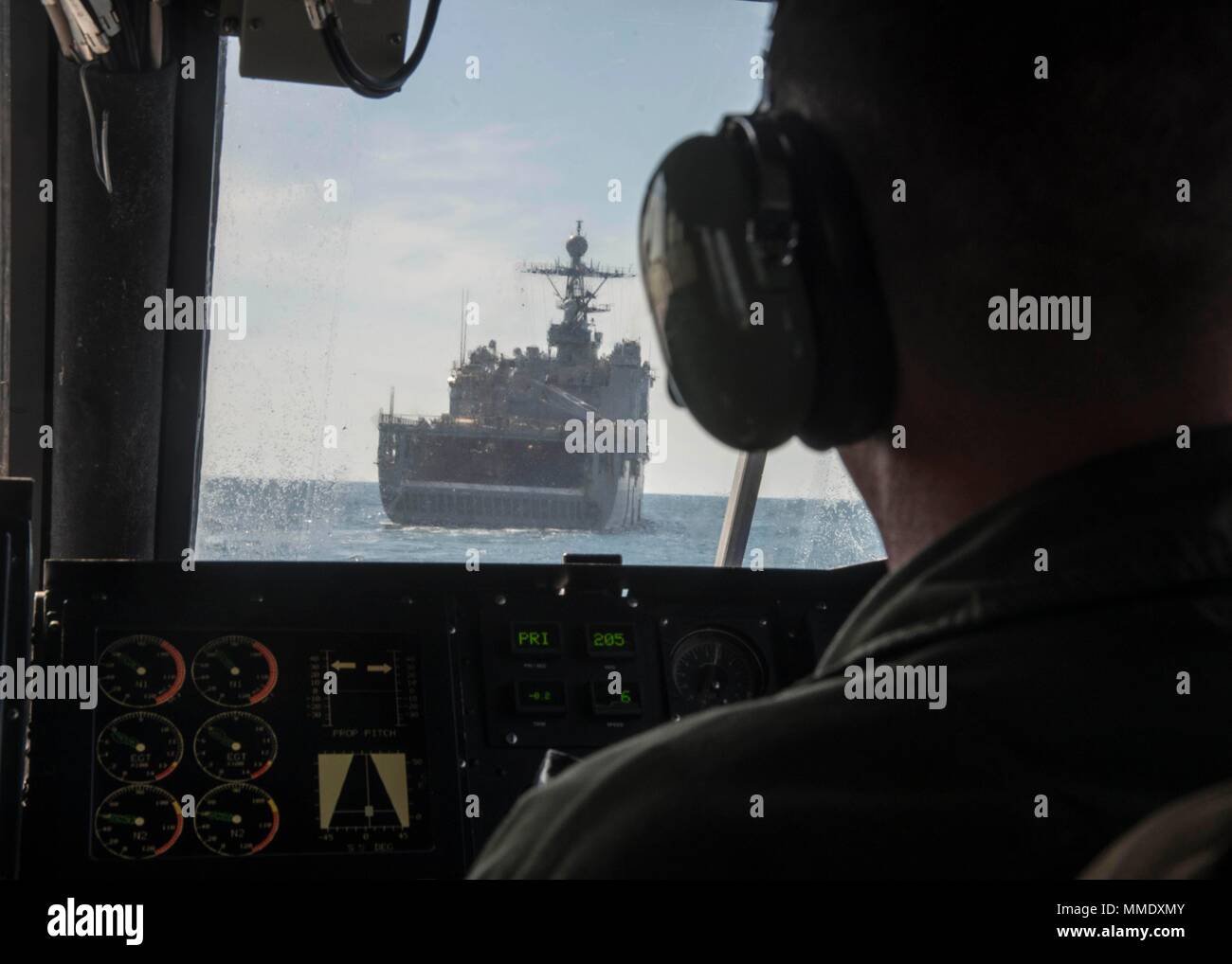 171022-N-RN119-223 ATLANTIC OCEAN (Oct. 22, 2017) Boatswain's Mate ...