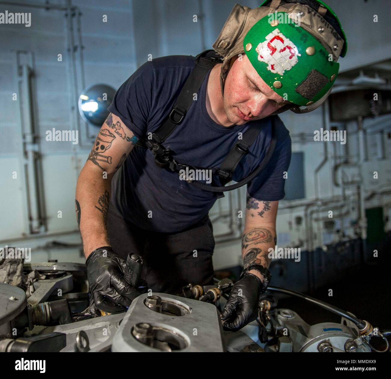 171023-N-NG136-157 ATLANTIC OCEAN (Oct. 23, 2017) Aviation Machinist's ...