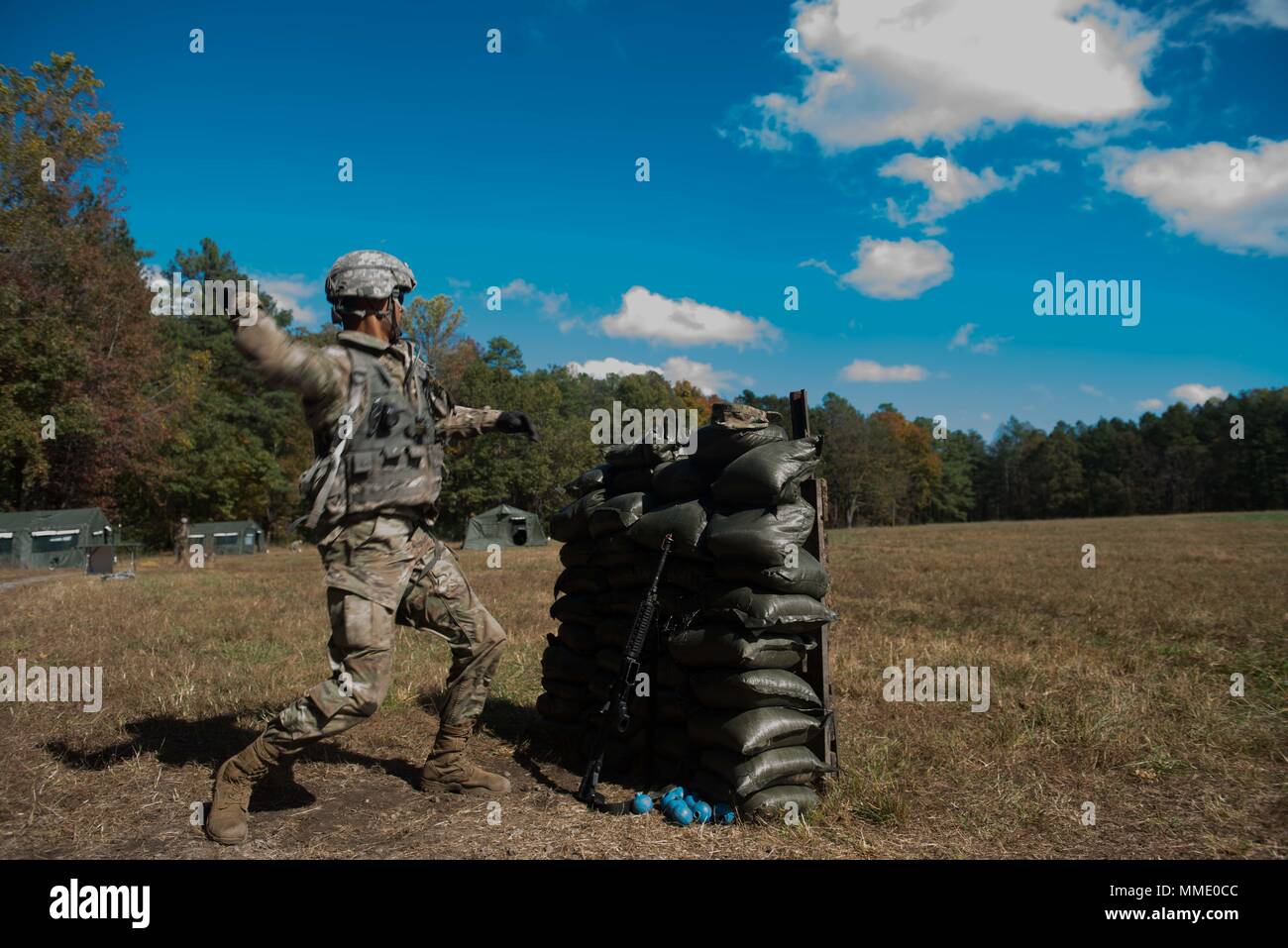 Under fire foot soldiers hi-res stock photography and images - Alamy