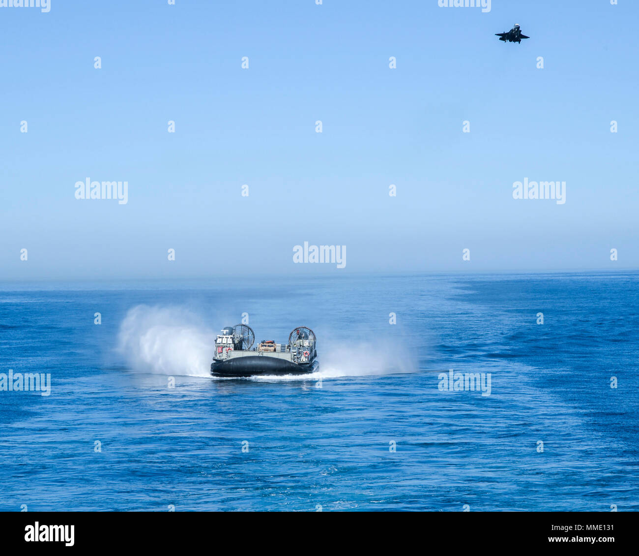 PACIFIC OCEAN (Oct. 24, 2017) A Landing Craft, Air Cushioned (LCAC ...
