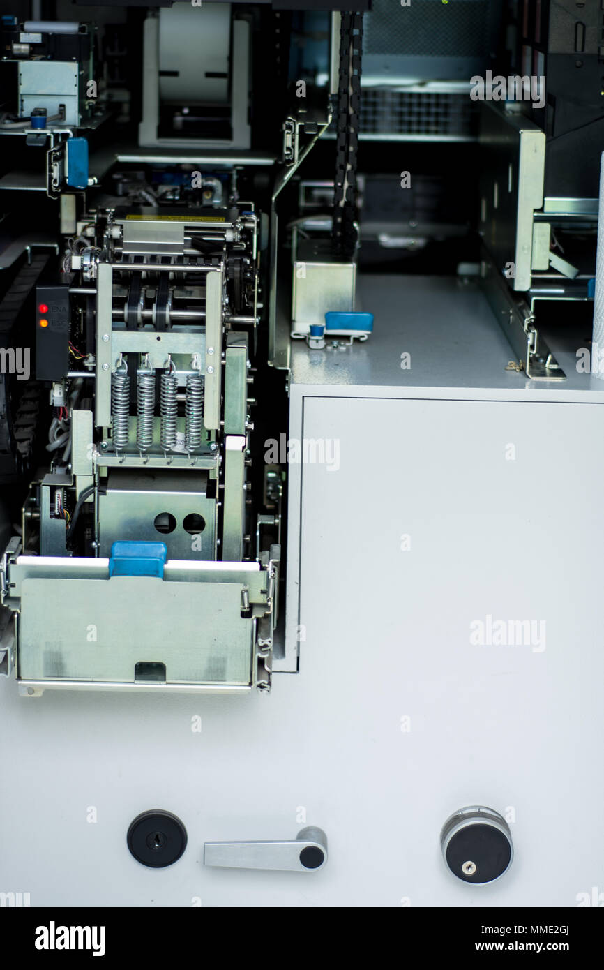 Empty atm machine screen hi-res stock photography and images - Alamy