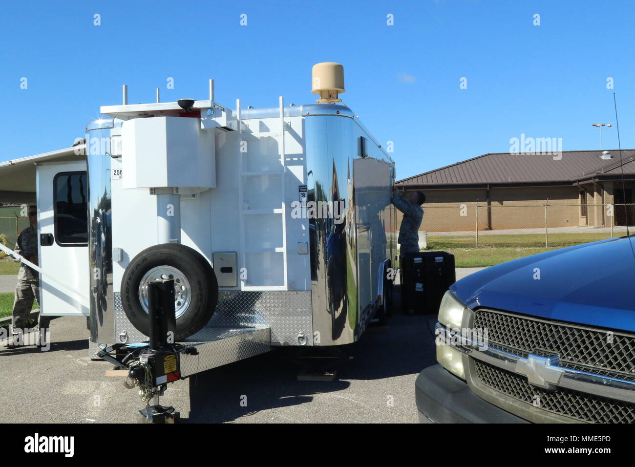 Airmen with the Mississippi and Arkansas Air National Guard work to ...