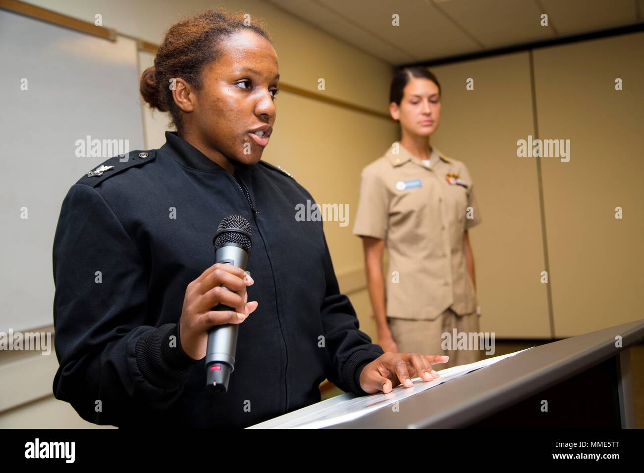 Navy operational support center nosc los angeles hi-res stock ...