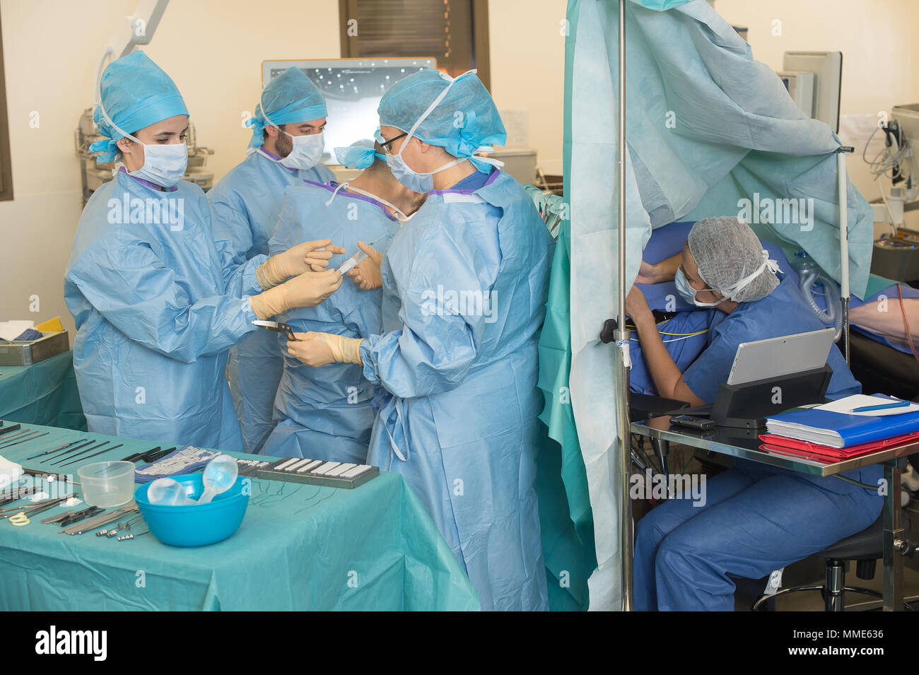AWAKE BRAIN SURGERY Stock Photo - Alamy