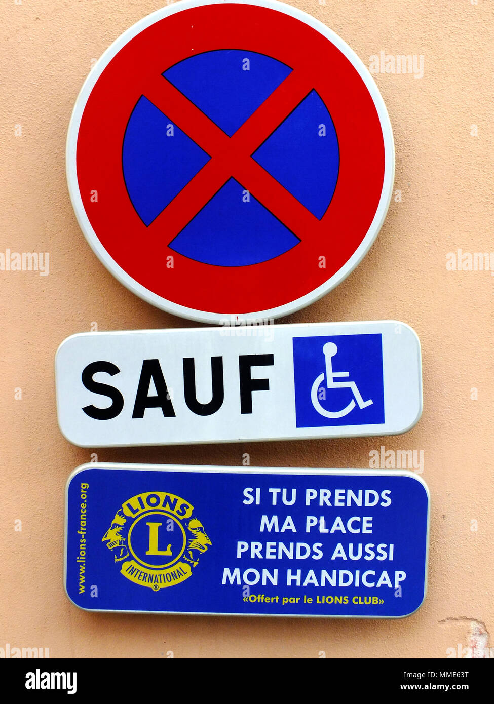 Disabled person signal hi-res stock photography and images - Alamy