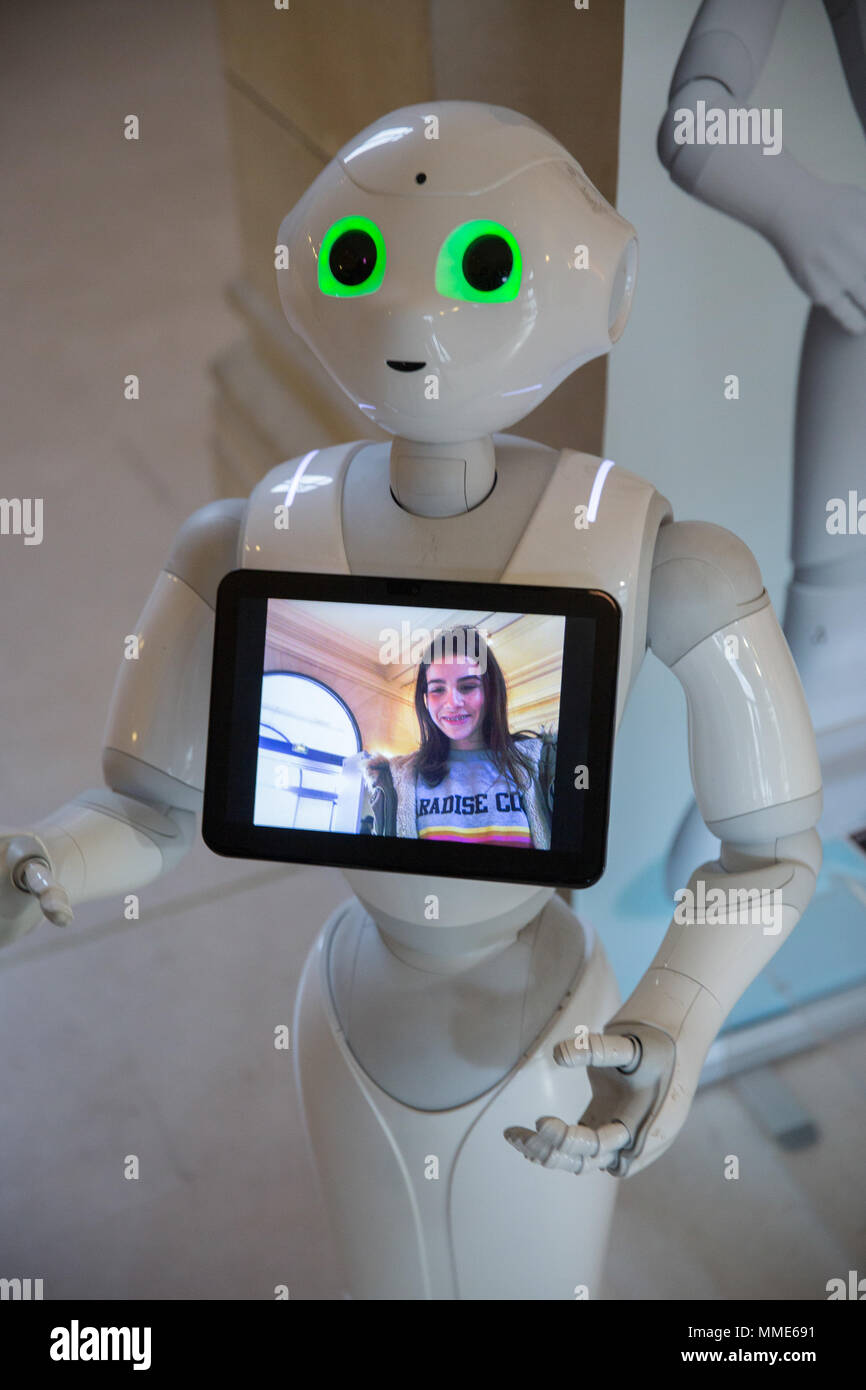 Teens robotics hi-res stock photography and images - Alamy
