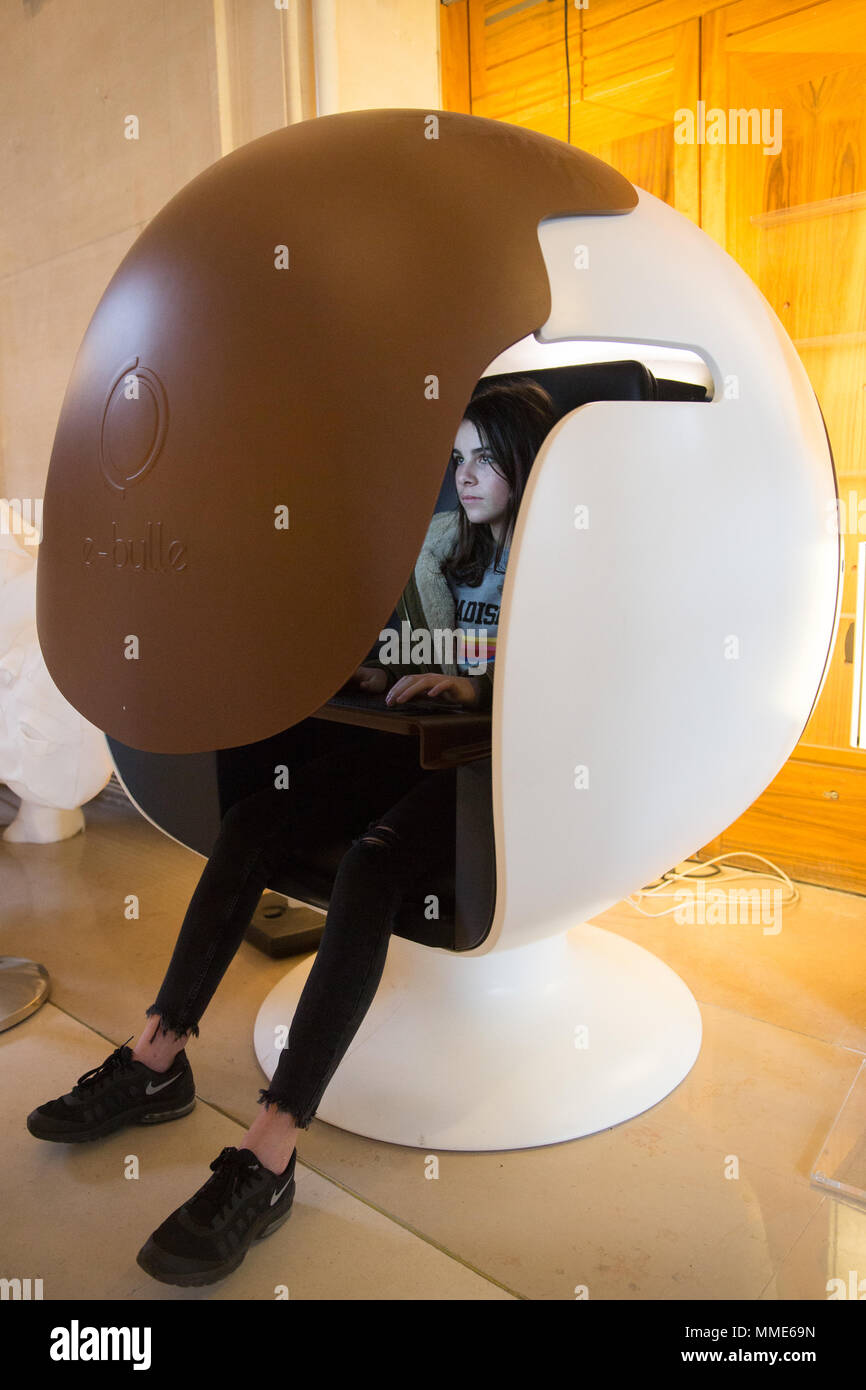 E bulle hi-res stock photography and images - Alamy