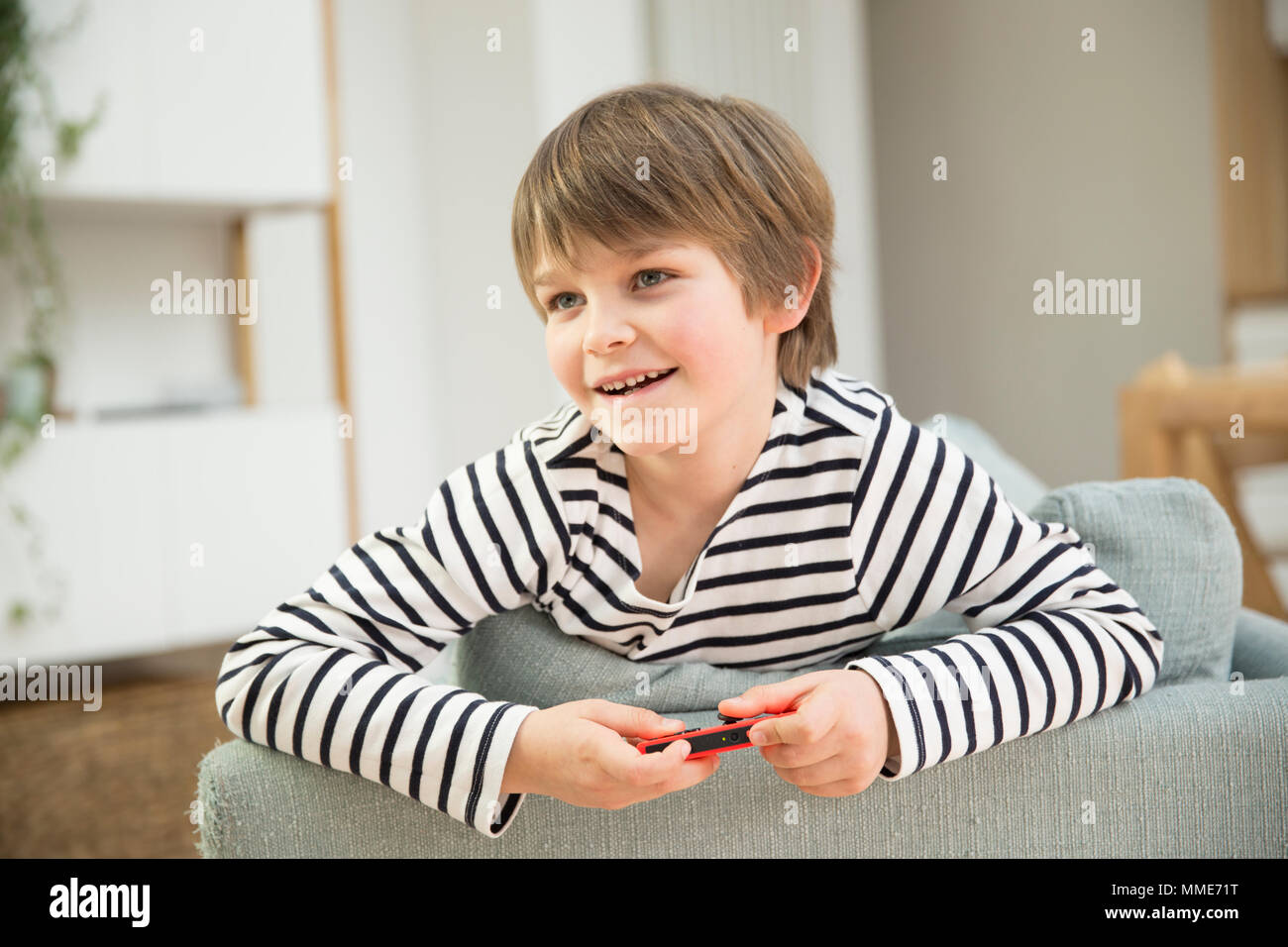 Child playing nintendo switch hi-res stock photography and images - Alamy