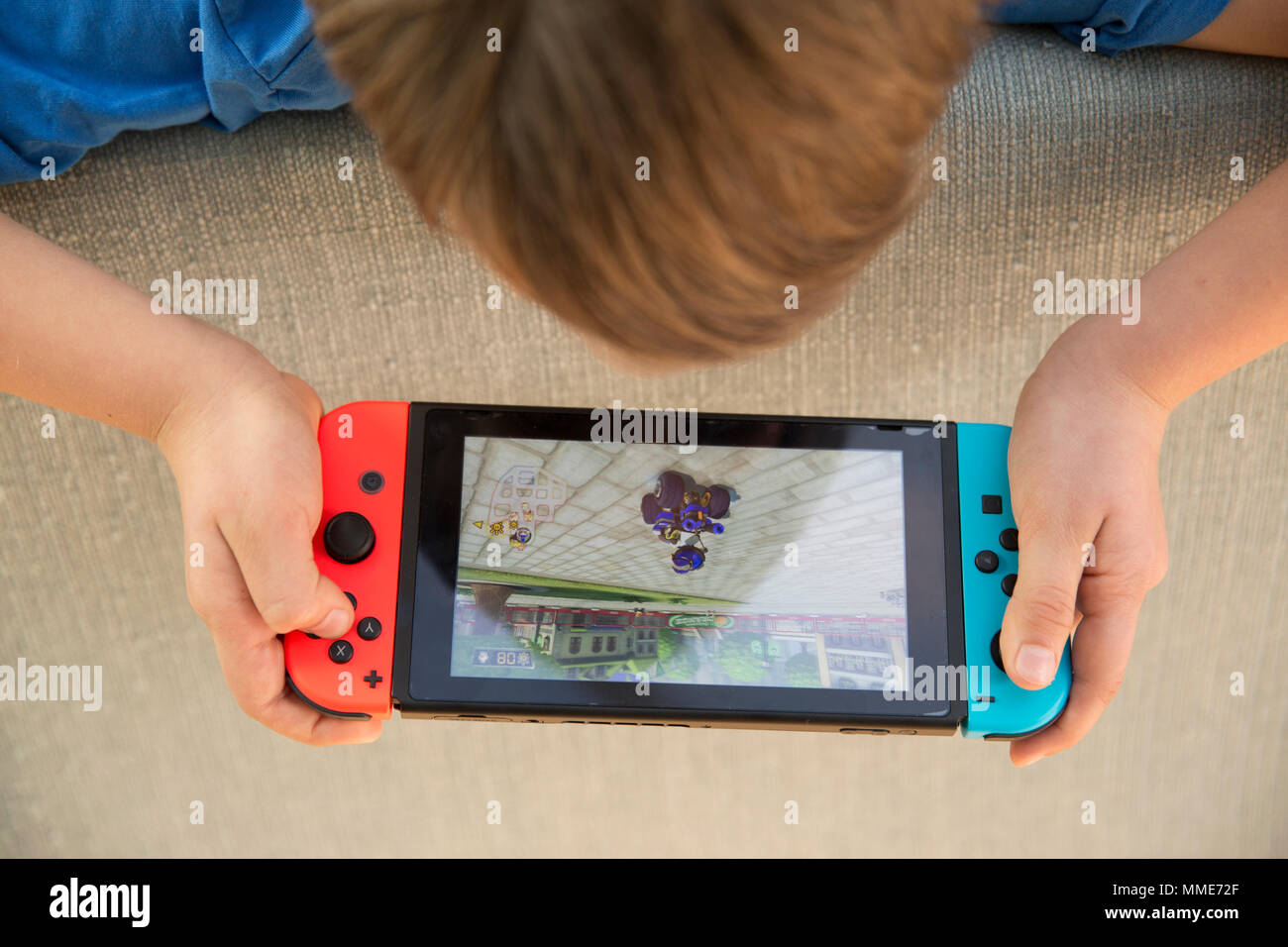 Child playing nintendo switch hi-res stock photography and images - Alamy