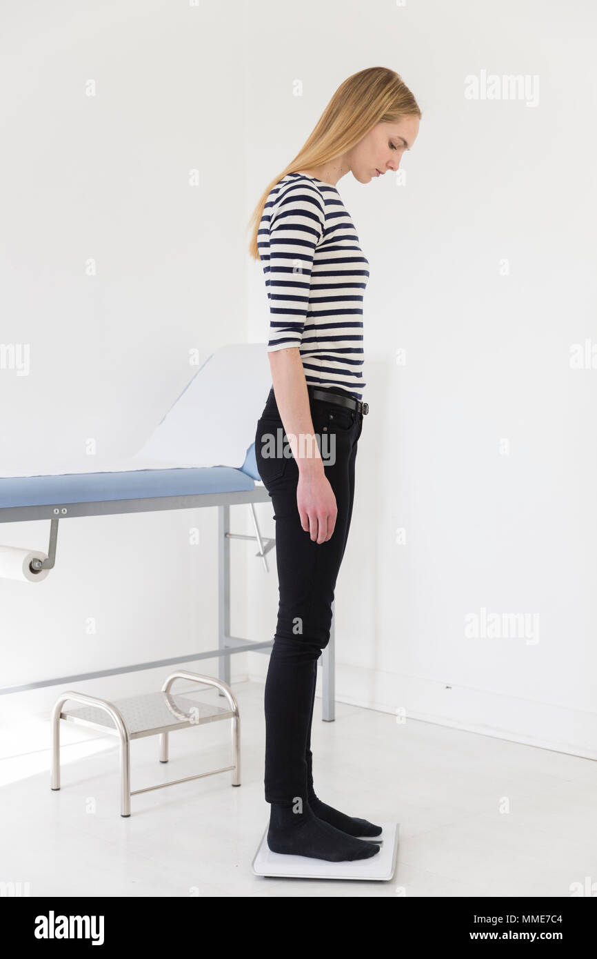 Doctor's office scale hi-res stock photography and images - Alamy